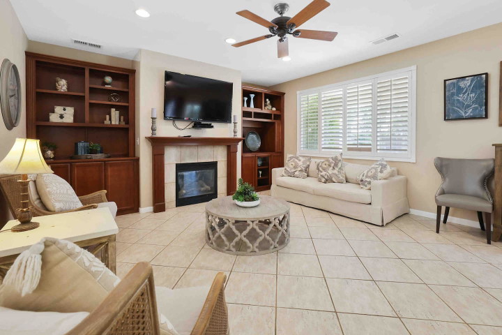 Large Family Home Near Sequoia National Park - Visalia, CA