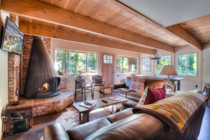 Enchanting Chamberlands Cabin - Tahoe City, CA