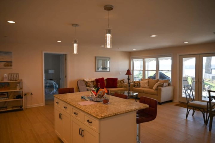 Waterfront Handicap-accessible 3-bedroom Apartment - Bel Air