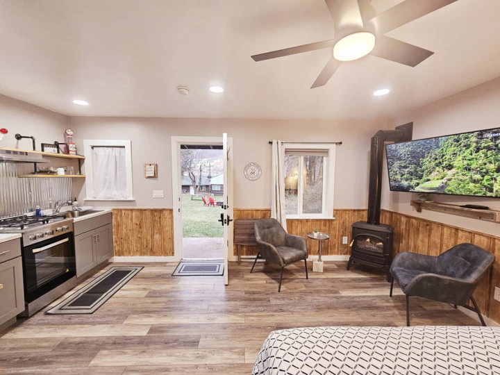 New! Remodeled Cozy Rustic-luxury W/ Kitchen #10 - Glenwood Springs, CO