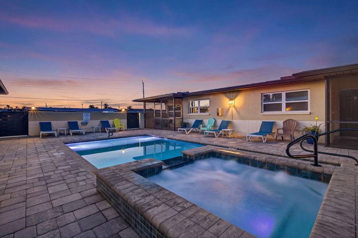 Flamingo Suite - Tudor Beach Resort - Heated Pool - Florida