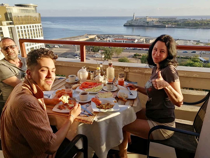 Deluxe Apartment With Sunset Views Over Havana Bay - キューバ