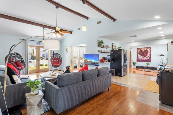 Spacious 5bd/2.5ba Oasis With Vaulted Ceilings - Atlantic City, NJ