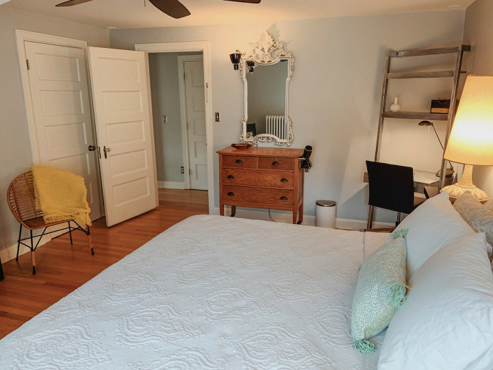 Tosa Respite
(Second Floor, Private Suite) - Milwaukee, WI