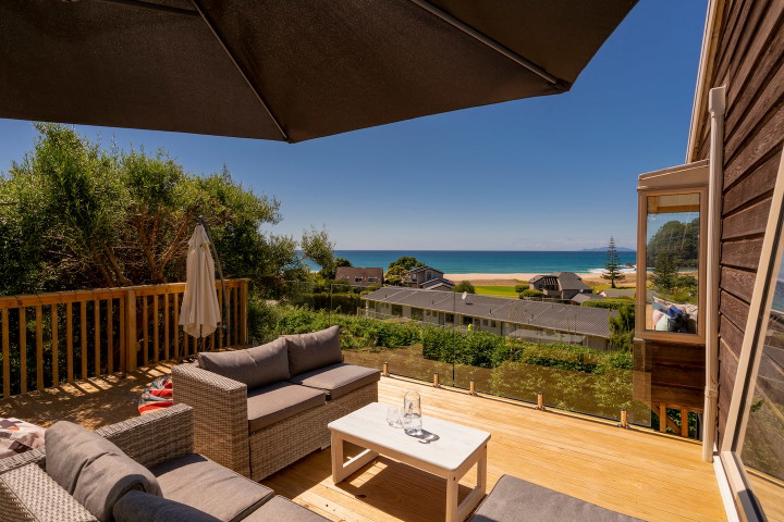 The Captain's Lookout - Onemana Holiday Home - Whangamatā