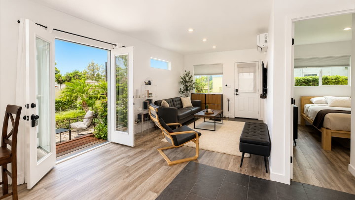 Pacific Beach Bungalow W A/c + Parking - San Diego, CA