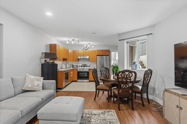 2 Bedroom Suite Steps From The Beach - West Vancouver