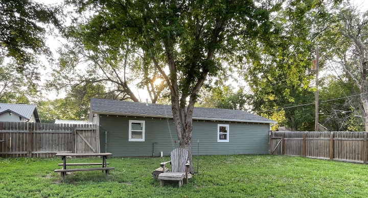 Man Cave Meets, She Shed. New King Bed - Abilene, KS