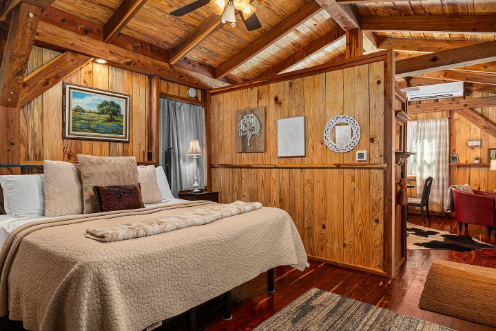 Saw Mill (Cabin #2) - Hot Tub & 10 Mins To Main St - Fredericksburg, TX