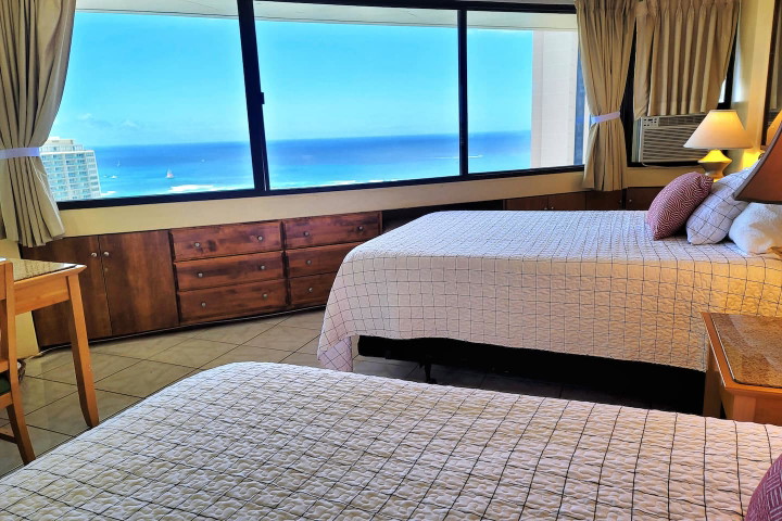Spectacular Oceanview Studio, Beach, Free Parking - Honolulu