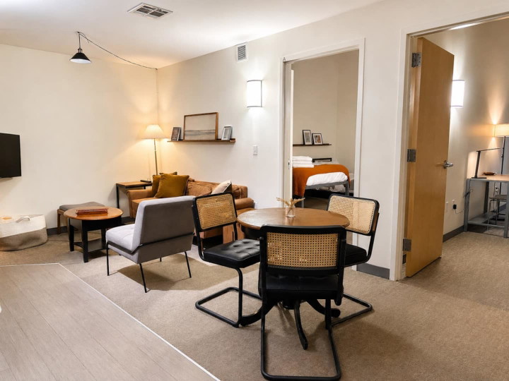Cream City Loft By Fiserv With Parking · Sleeps 8 - Milwaukee, WI
