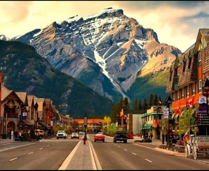 Banff's Original Cowboy Bed And Breakfast - Banff