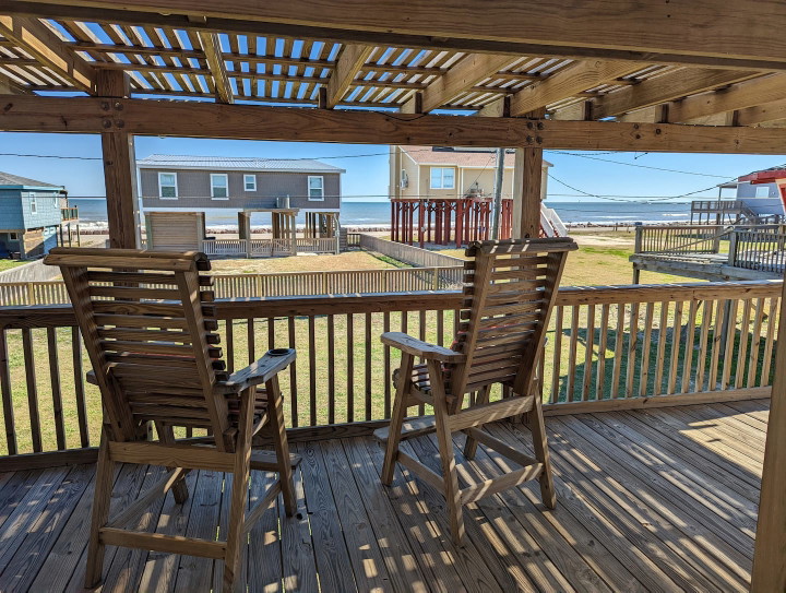 Charming Updated Beach House With Ocean Views - Texas