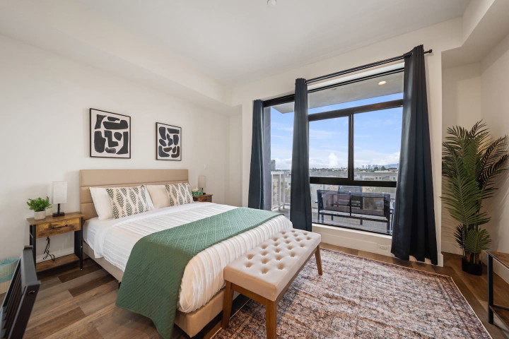 Balcony Bliss: Studio Close To Dtla & Hollywood - Beverly Hills, CA