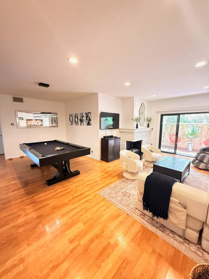 Spacious Beach Retreat | Patio & Pool Table - El Segundo, CA
