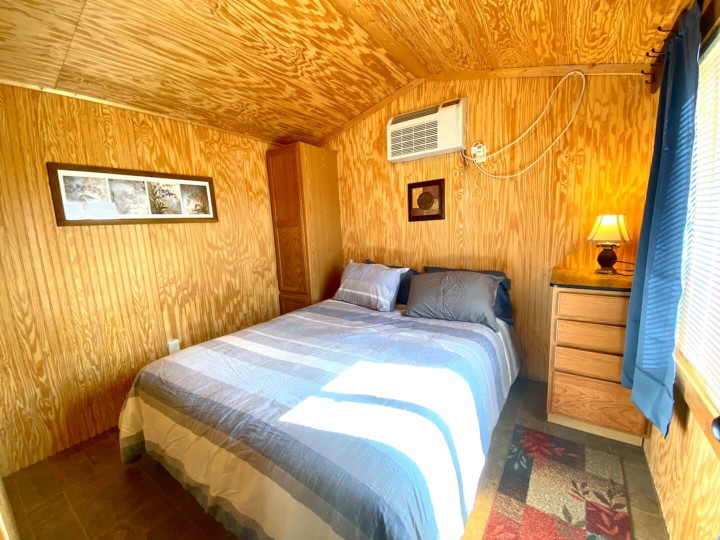 Mini Hunter Cabin - North Dakota