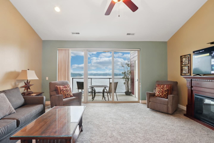 Comfy Views Condo - Delton Grand 423 - Lake Delton, WI