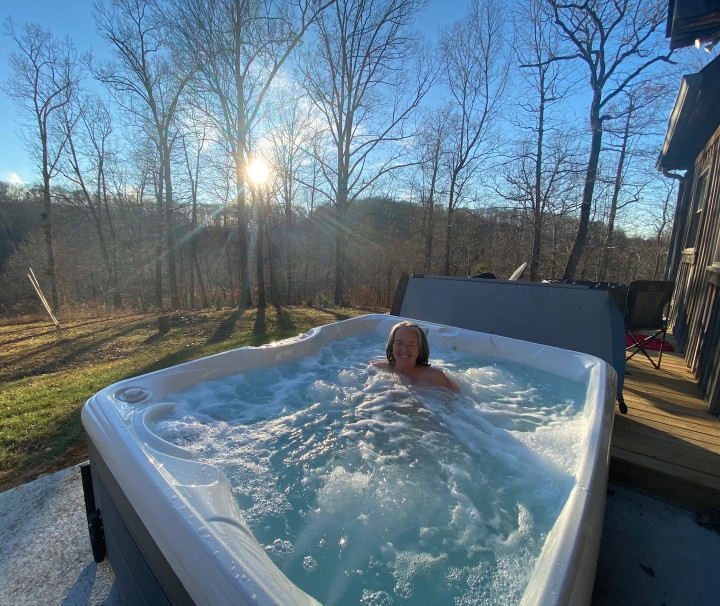 Love Shack -A Secluded Forest Cottage - Fairview, TN