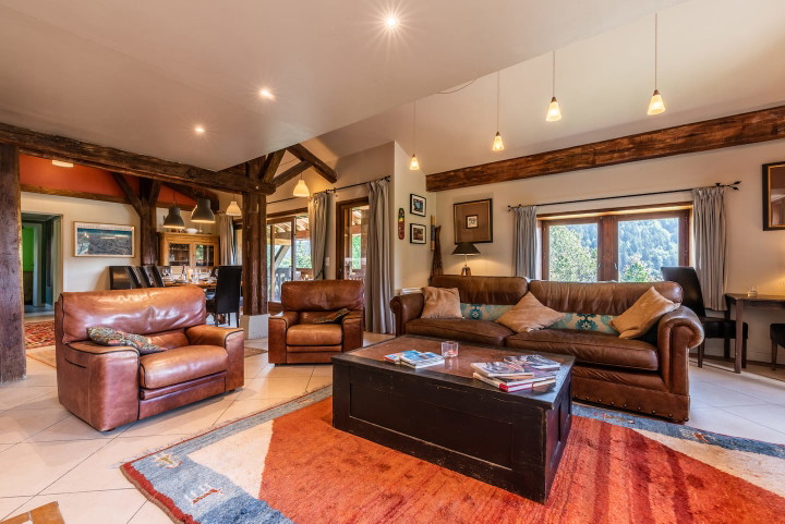 Spacious Old Farm With Great Views Over Les Gets - Morzine