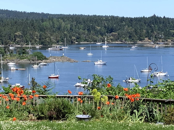 The Good Life Seaside Hideaway Sunset Deck Hot Tub - Salt Spring Island