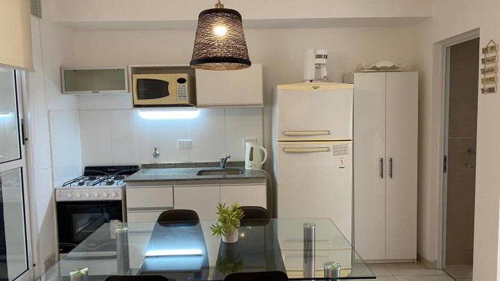 Excelente Departamento, A Metros De Bv Oroño. - Rosario