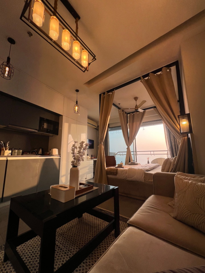 The Auralis - 41st Floor | Couple Friendly Studio - Noida