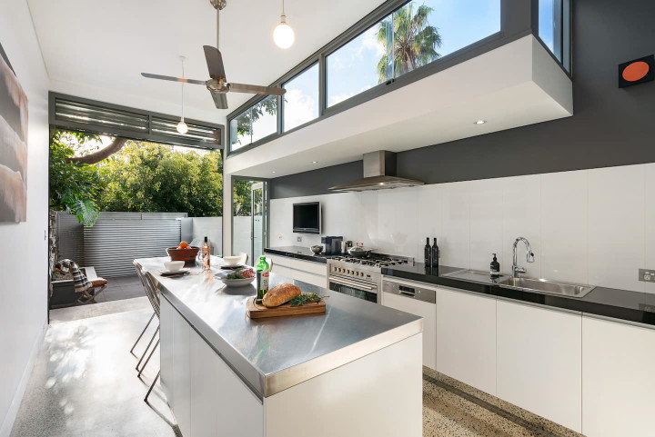 Luxury Designer Home, Perfect Location And Parking - Manly