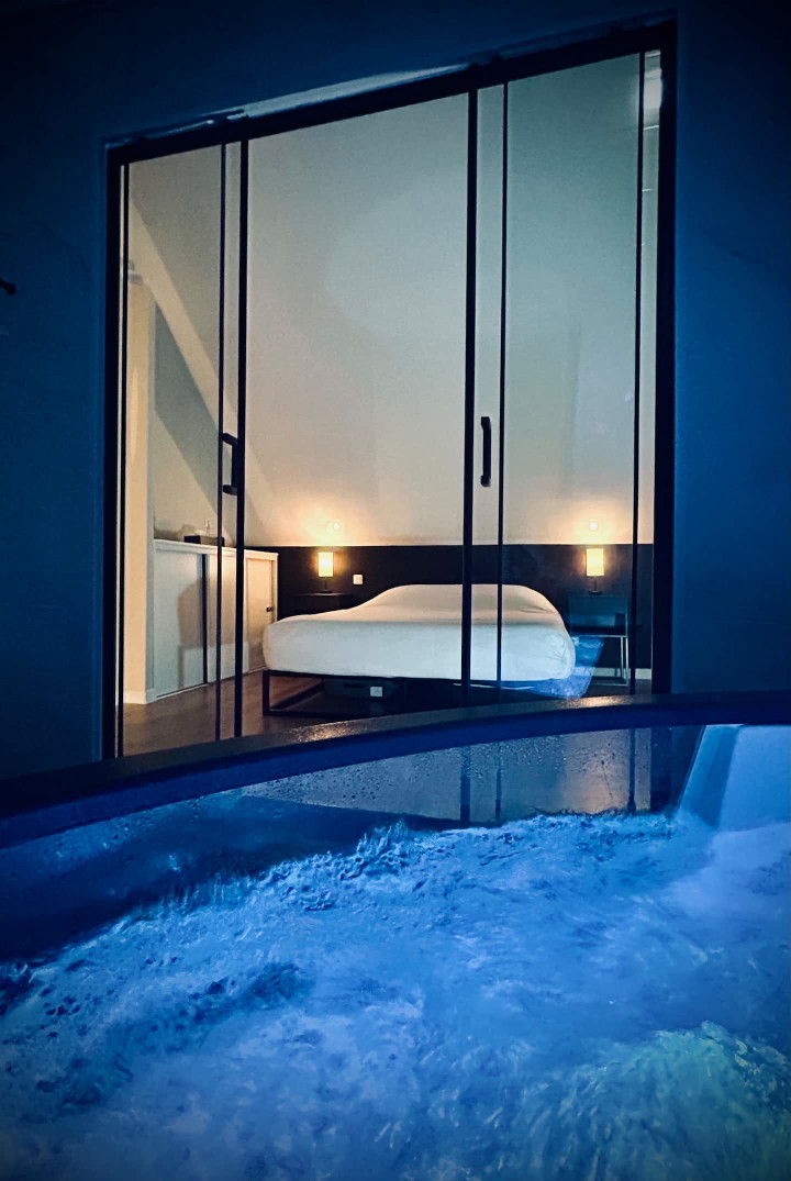 Jacuzzi  Hammam
Cinéma Immersif - Pierrefonds