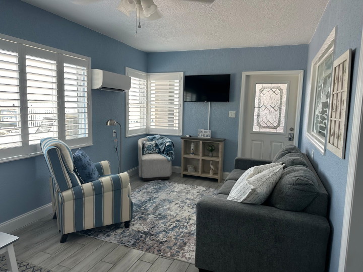 Walking Distance To Beach-treasure Island Condo - Gulfport, FL