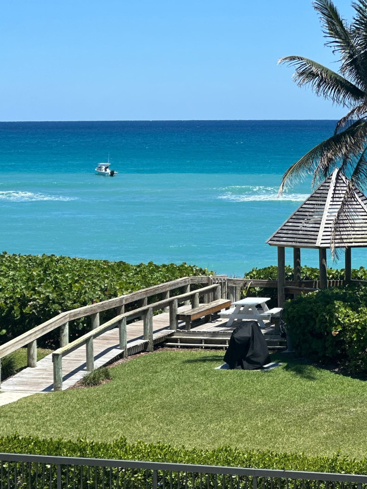 Oceanfront Beachfront Condo 2br/2ba Renovated! - Jupiter, FL