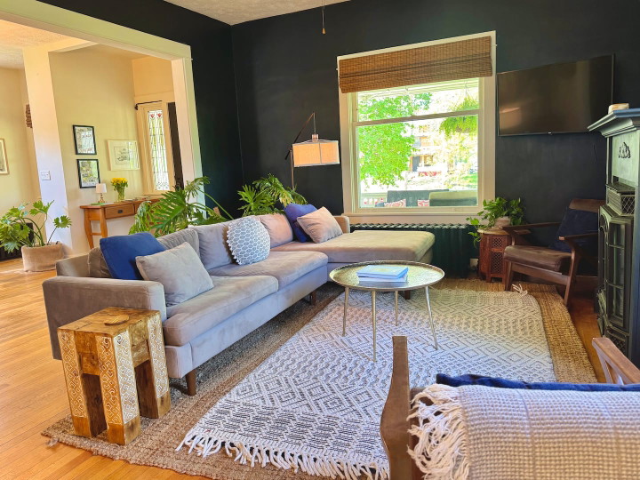 Cozy Historic Bemis Park Home - Omaha, NE