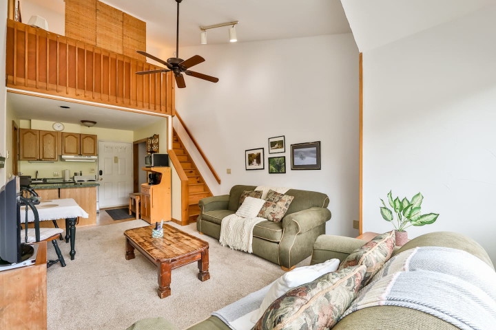 Cozy Downtown Hunter Mountain Getaway - Tannersville, NY