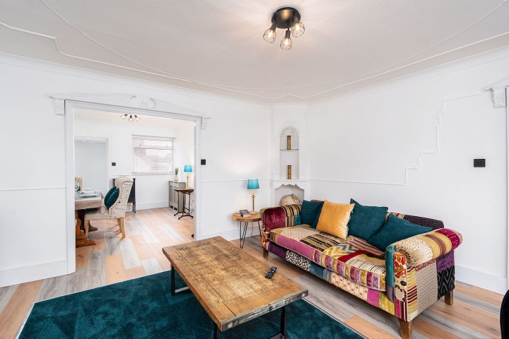 3 Br Chic Home With Balcony & Free Parking! - Leeds