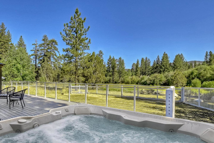 Eagle Point Cabin Backing To 7 Acres Of Preserve! Hot Tub!  A/c! Pet Friendly! Walk To Lake & Shuttles! - California