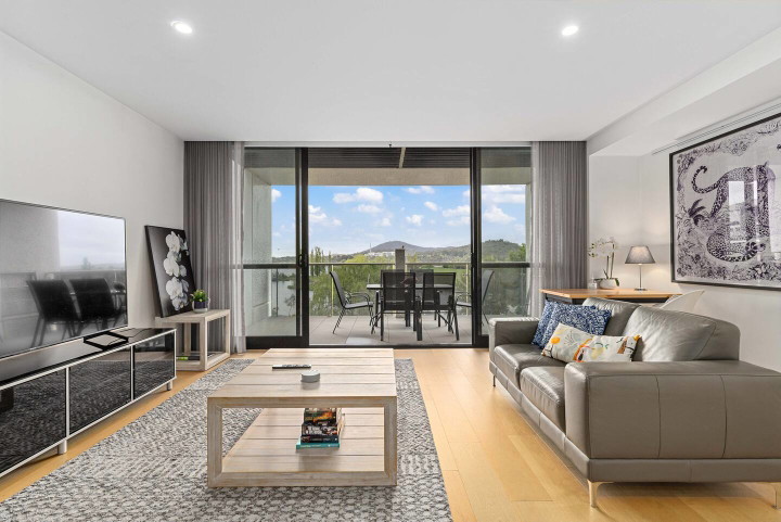 Kingston Lakefront: Modern 2-bed 2-bath W Parking - Canberra
