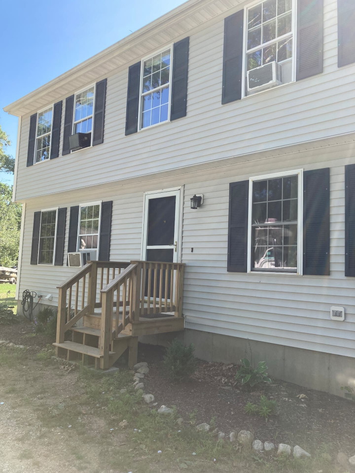 2-3 Bedroom House On 5 Acres - Rhode Island