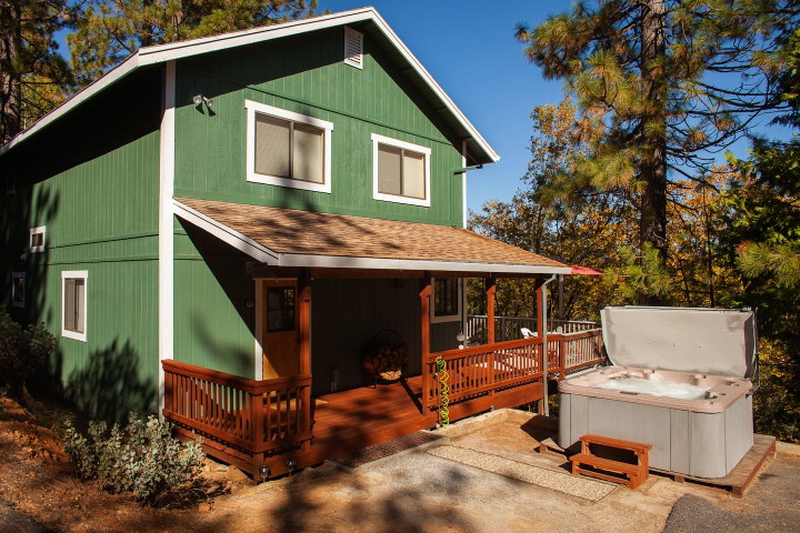 Sanctuary In The Sky: Cabin With Hot Tub Sleeps 8 - Arnold, CA