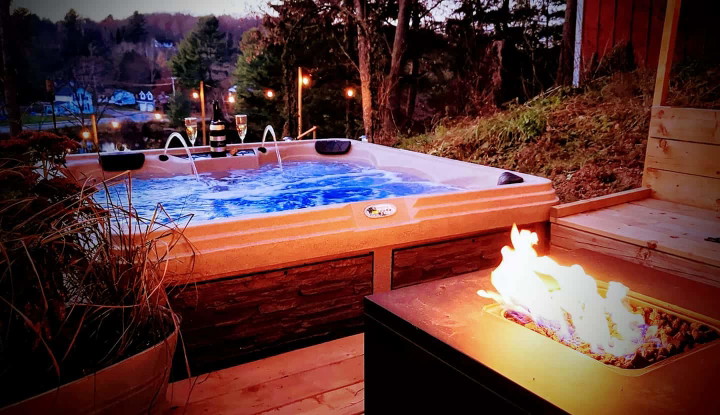 The Muskoka River Chalet - The King's Den - Bracebridge