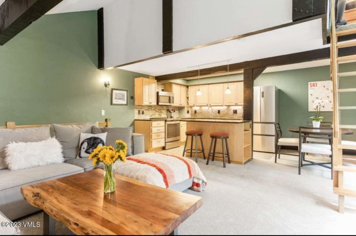 W. Vail Updated Condo On River, Bus Stop, Parking - Vail, CO