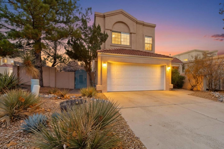 Academy East Home With Backyard And Garage - Albuquerque, NM