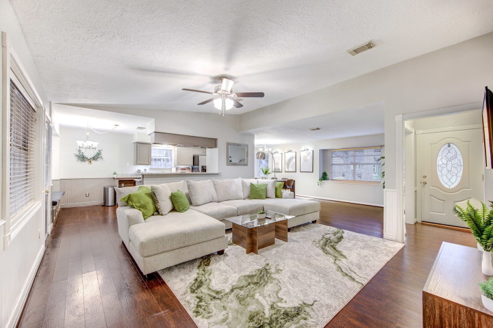 Home In Friendswood: Charming 3br Retreat - League City, TX