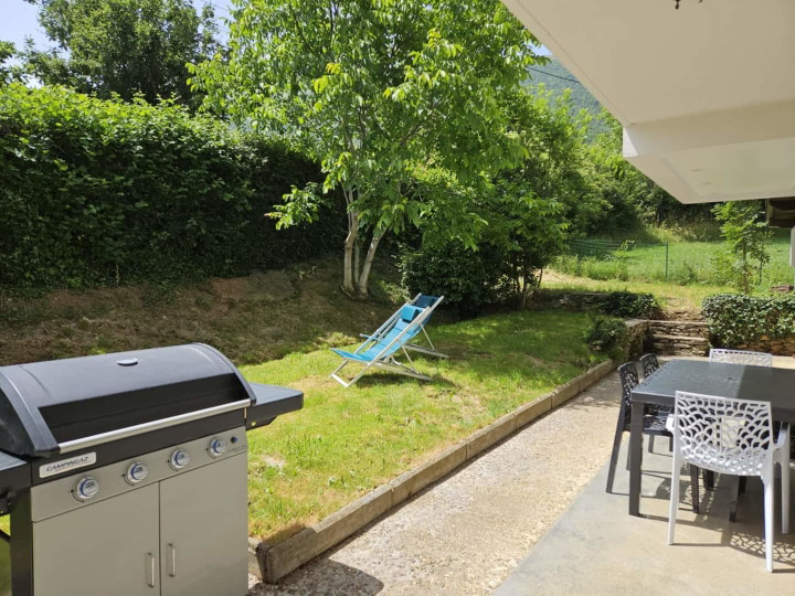 Logement Calme/jardinet . - Hautes-Alpes