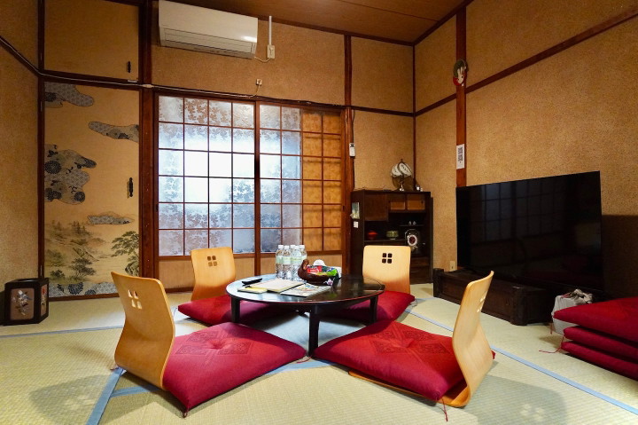 [3 Minutes On Foot To The Subway Station] About 10 Minutes To Dotonbori And Shinsaibashi / Private Rental Of A Traditional House / Art District - Osaka