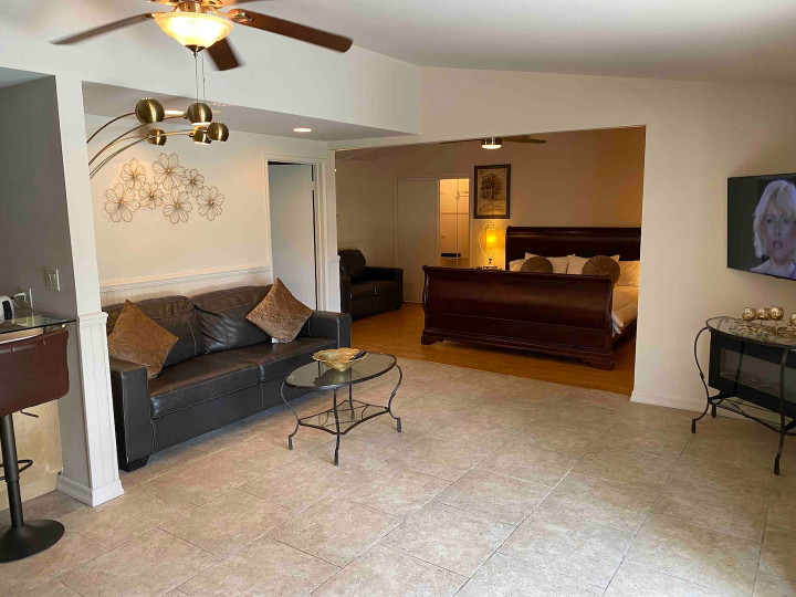 Private, Very Spacious, Sauna, Guesthouse Tarzana Hill - Los Angeles