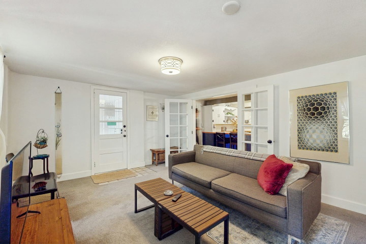 Quiet, Walkable 2br With Pool, Gardens & 2 Patios - Portland, OR