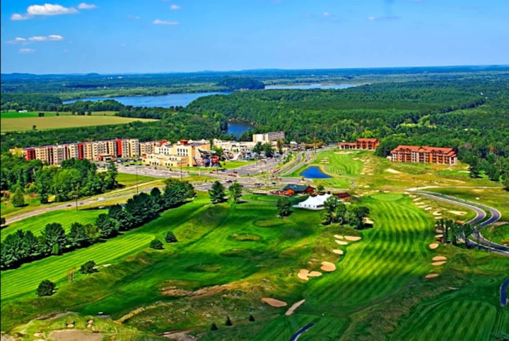 Deluxe Riverfront Chula Condo/free Waterpark Entry - Wisconsin Dells, WI