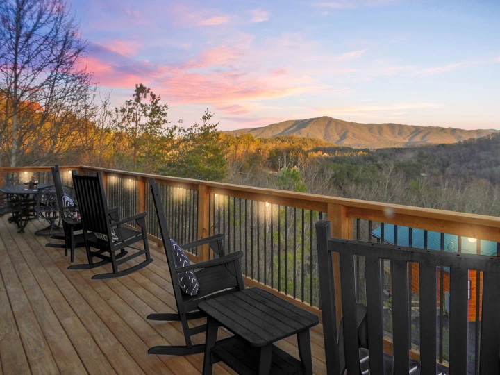 Highland Haven | Cozy, Mtn View, Fire Pit, Hot Tub - Townsend, TN