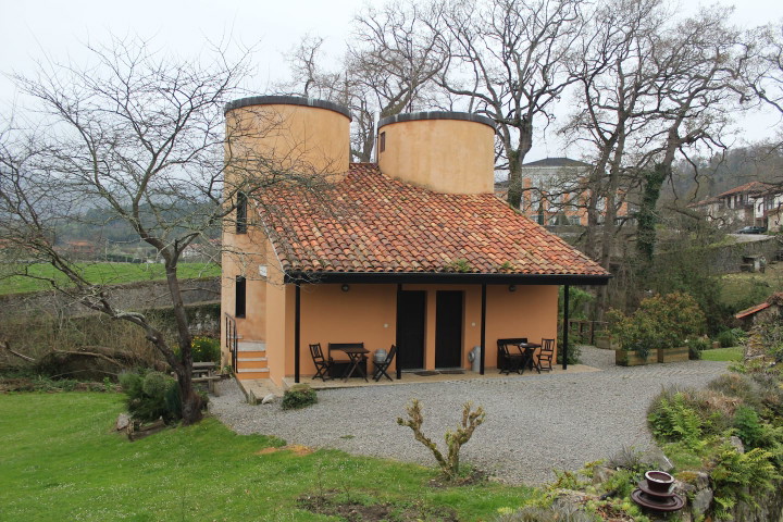Los Silos De El Correntiu (Silo 1) - Ribadesella