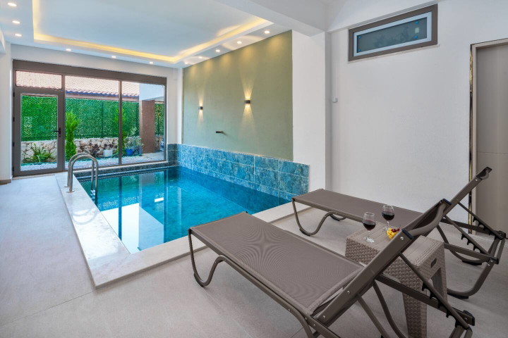 Kapalı Havuzlu 2 Kişilik Dubleks Villa - Demre