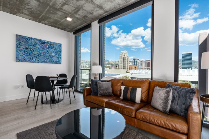 Best Views! Lux 9th Fl/gym/pking/pool/htub/king Bd - Utah